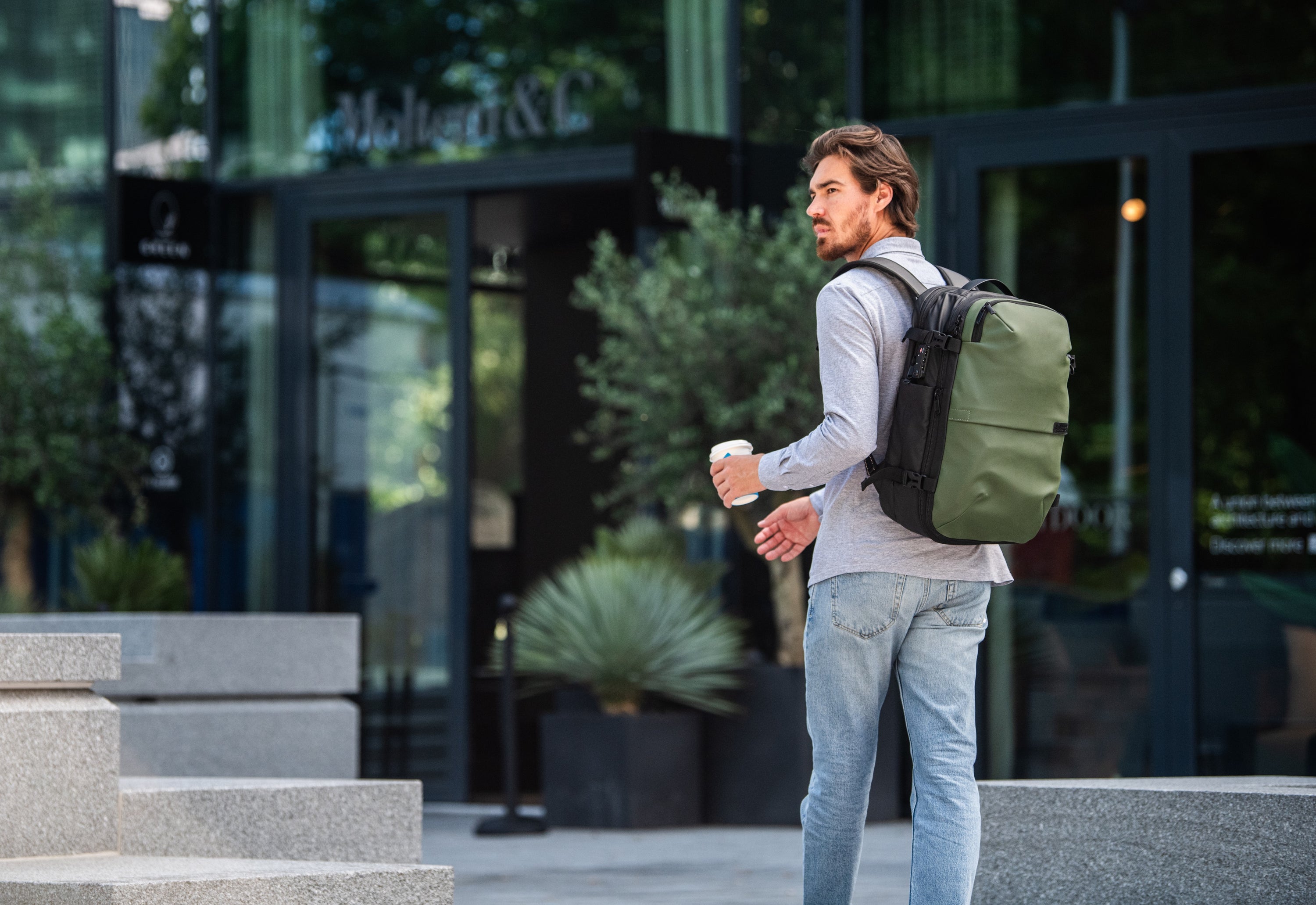 Airback - The only backpack with a built in vacuum system – airback travel